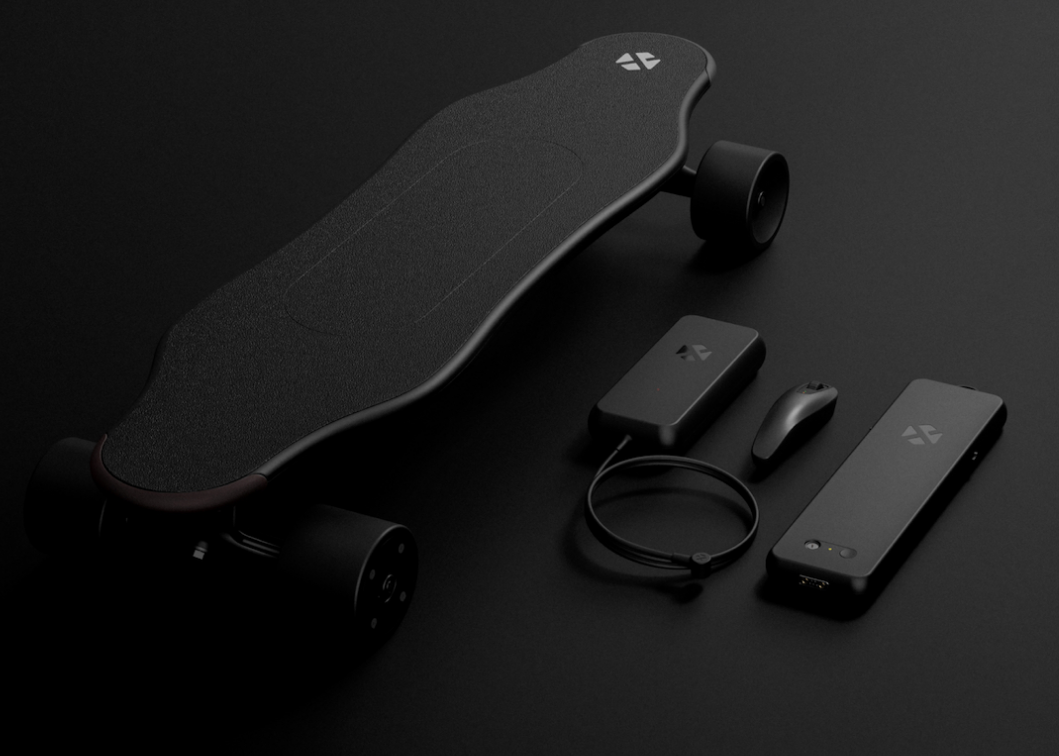 Elektrický longboard XTND s umělou inteligencí překonal Kickstarter ...